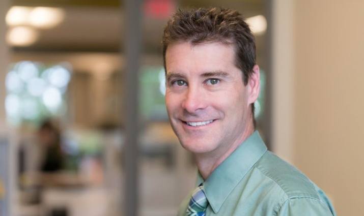 Kendal Giles | Dekker